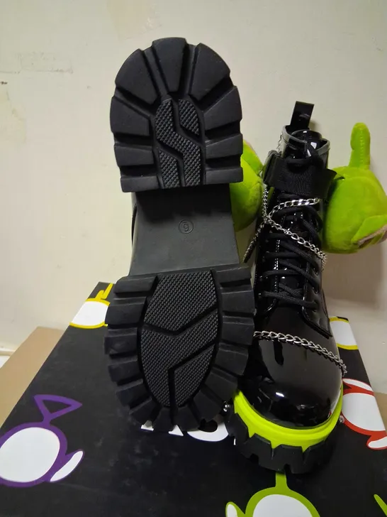 Lot 116: BRAND NEW BOXED TELETUBBIES X KOI TUBBYTRONIC DIPSY BOOTS SIZE ...