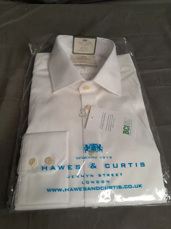 Lot 3291: HAWES & CURTIS JEREMY STREET LONDON SEMI CUTAWAY COLLAR ...