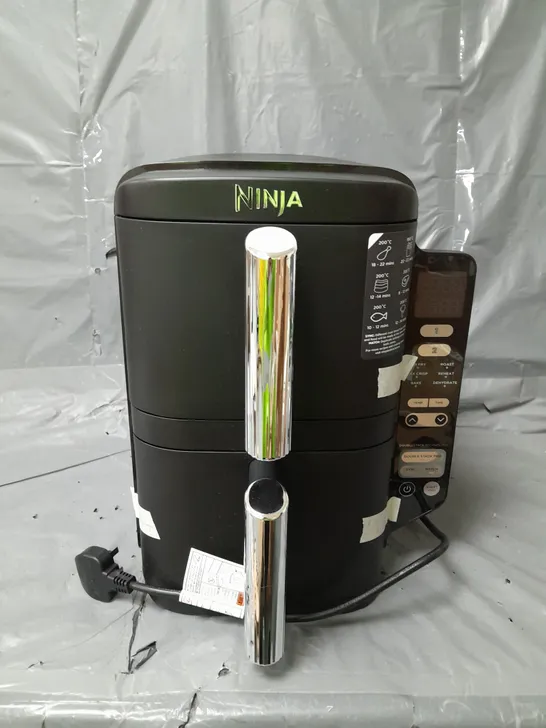 Lot 7590: BOXED NINJA DOUBLE STACK 2-DRAWER AIR FRYER 7.6L - SL300 ...