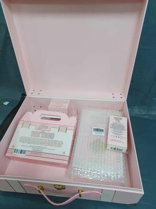 Lot 1545: P.LOUISE MINI ME COLLECTION SUITCASE - 5007553 | Simon ...