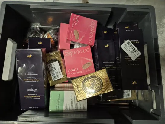 Lot 217: APPROXIMATELY 22 ASSORTED COSMETICS ITEMS TO INCLUDE BODY ...