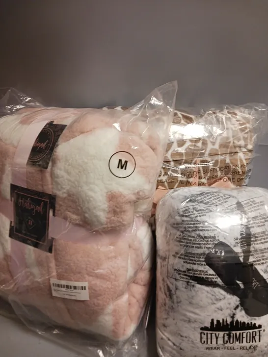 Lot 7077: BOX OF APPROX 6 HOUSEHOLD ITEMS TO INCLUDE - HABIGAIL MEDIUM ...