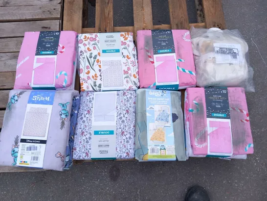 Lot 4: ASSORTED BEDDING AND SOFT FURNISHINGS - 5009706 | Simon Charles ...