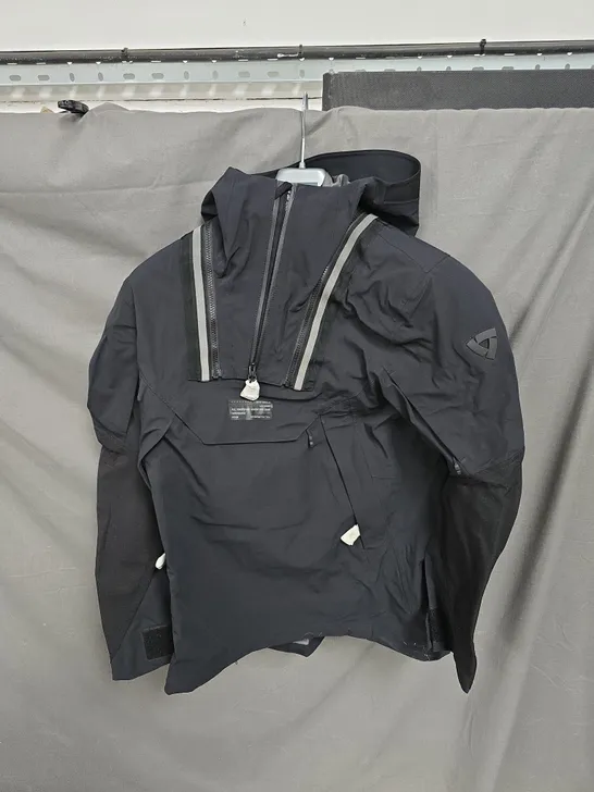 Lot 2748: REV'IT SMOCK BLACKWATER 2 H20 JACKET IN BLACK SIZE M ...