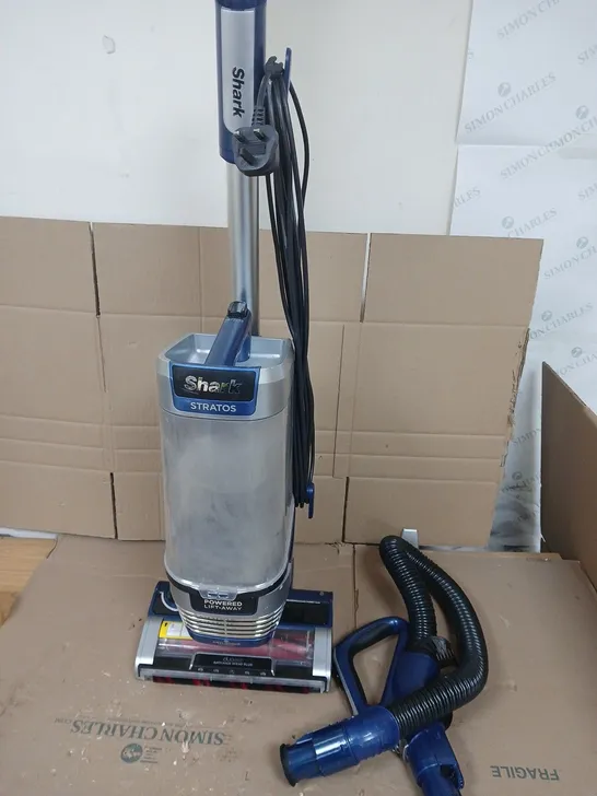Lot 5239: SHARK STRATOS XL PET PRO UPRIGHT VACUUM CLEANER AZ3000UKT ...