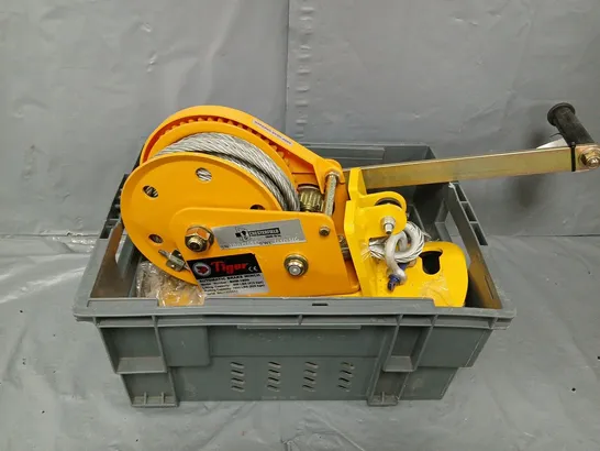 Lot 8211: TIGER AUTOMATIC BRAKE WINCH - 5201428 | Simon Charles Auctioneers