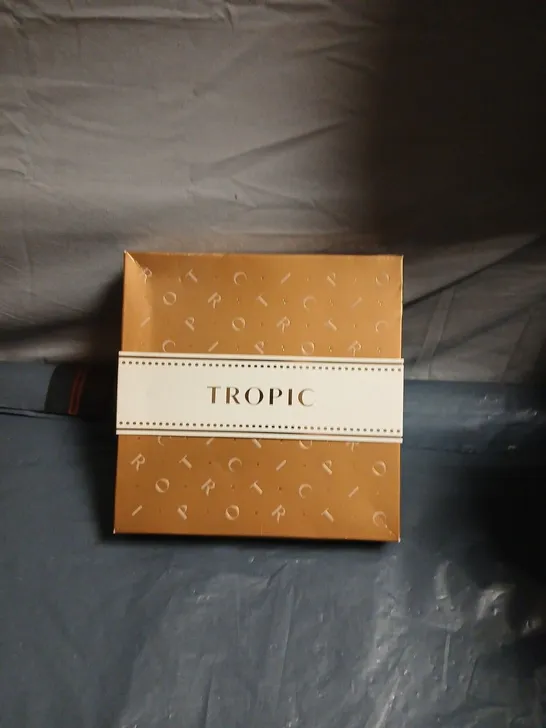 Lot 1321: TROPIC SKINCARE 3-PIECE FACIAL SKIN CARE GIFT SET – WHITE ...