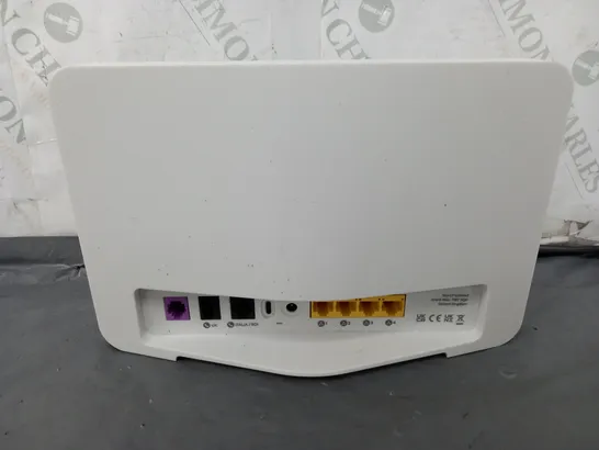 Lot 3943: SKY BROADBAND WIFI MAX HUB SR213 DUAL BAND WI-FI 6 WIRELESS ...