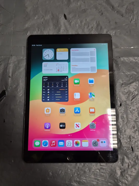 Lot 5898: APPLE IPAD 7TH GEN 10.2 A2197 - 5255759 | Simon Charles ...