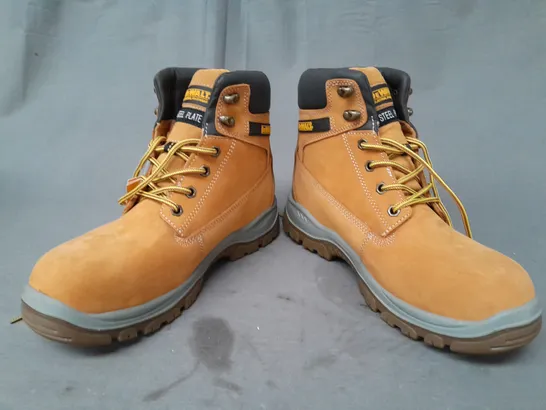Lot 9107: BOXED PAIR OF DEWALT STEEL TOE SAFETY BOOTS IN HONEY UK SIZE ...