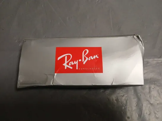 Lot 6040: BOXED PAIR OF RAY BAN GLASSES WITH REFLECTIVE G-15 LENS IN ...