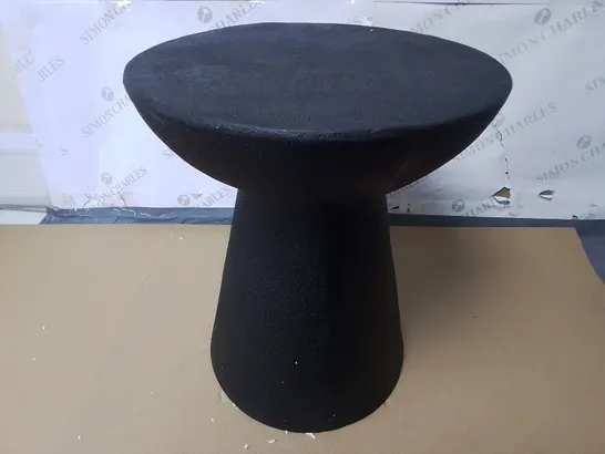 Lot 547: STONE EFFECT SIDE TABLE IN BLACK - 4755826 | Simon Charles ...