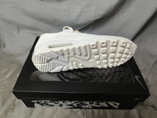 Lot 9458: NIKE AIR WHITE SNEAKERS ON ORIGINAL BOX – LOW-CUT, GOLD ...