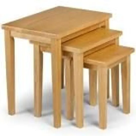Lot 713: BOXED ELVINA 3-PIECE LIGHT OAK-EFFECT NEST OF TABLES (1 BOX ...