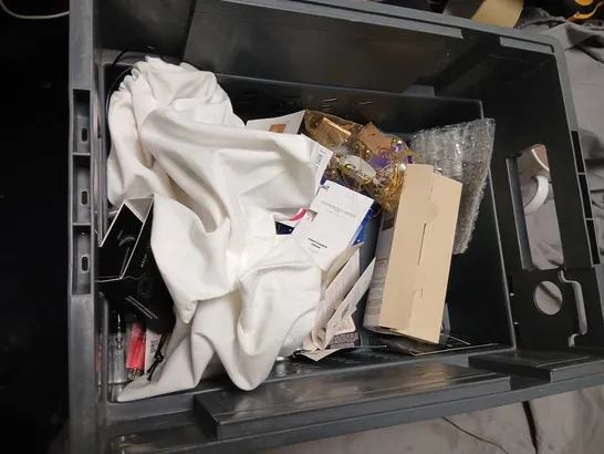 Lot 301: LARGE QUANTITY OF ASSORTED TESTER AND SAMPLE FRAGRANCES TO ...