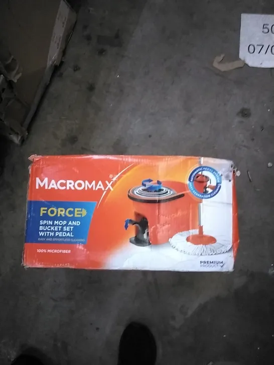 Lot 995: BOXED MACROMAX FORCED SPIN MOP INCLUDES BUCKET AND SET PEDAL ...