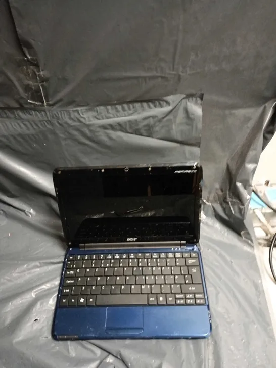 Lot 1438: ACER ASPIRE ONE BLUE NETBOOK – LAPTOP - 5453124 | Simon ...