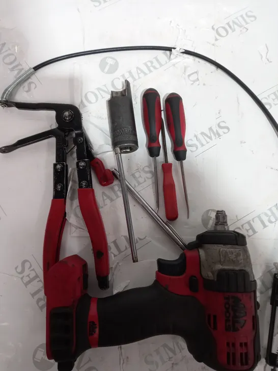 Lot 12039: SET OF ASSORTED MAG TOOLS - 4654053 | Simon Charles Auctioneers