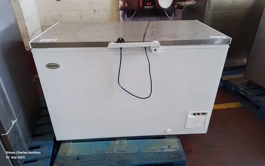 Lot 202: LARGE COMMERCIAL FOSTER CHEST FREEZER FCF405 - 5235874 | Simon ...