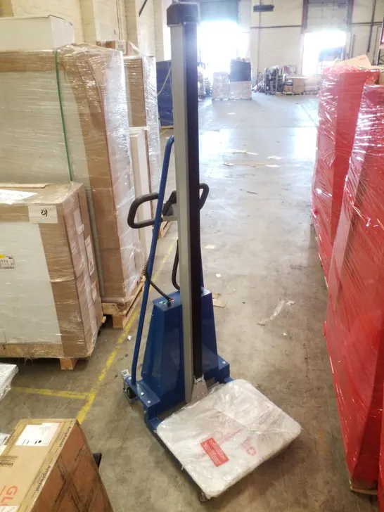 Lot 809: ELECTRIC WORK POSITIONER LEVER 200 KG RRP £1399 - 5424268 ...