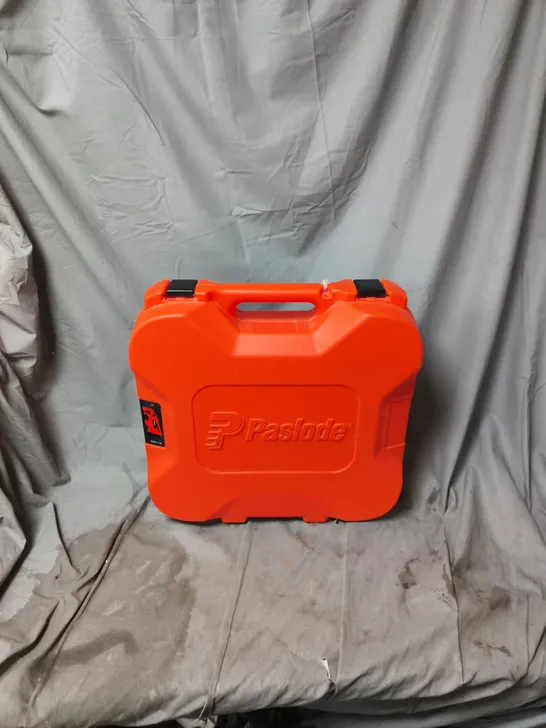 Lot 9815: PASLODE IM65 F76 LITHIUM CORDLESS NAIL GUN – ORANGE CARRY ...