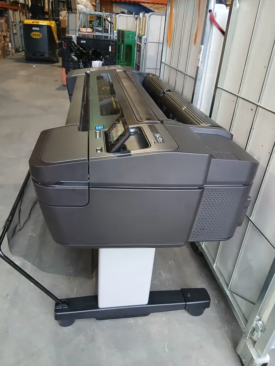 Lot 60: HP DESIGNJET Z9+ POSTSCRIPT COLOUR PRINTER WITH DREAMCOLOR – ON ...