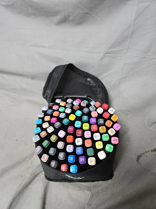 Lot 952: ASSORTED ART MARKERS IN BLACK ROLL-UP POUCH - 5434446 | Simon ...