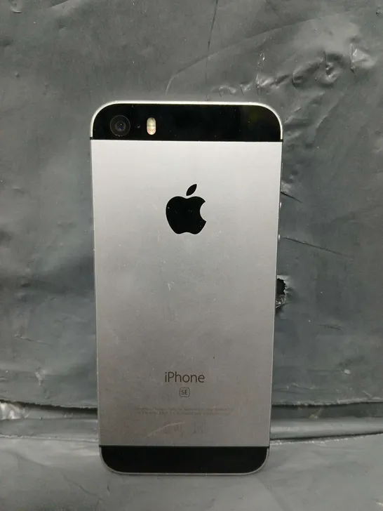 Lot 836: APPLE IPHONE SE - MODEL 1723 - 5133401 | Simon Charles Auctioneers