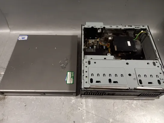 Lot 7124: VIGLEN GENIE COMPUTER IN SILVER/BLACK - 4936857 | Simon ...