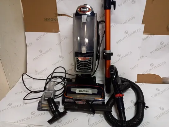 Lot 2911: SHARK DUO CLEAN LIFT AWAY WITH ANTI HAIR WRAP CORDED HOOVER ...