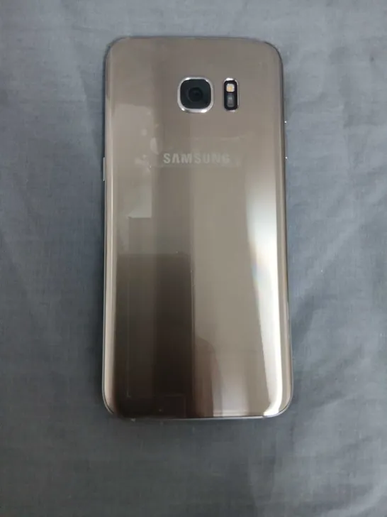 Lot 39: SAMSUNG GALAXY S7 EDGE – GOLD (SM-G935) - 5423085 | Simon ...