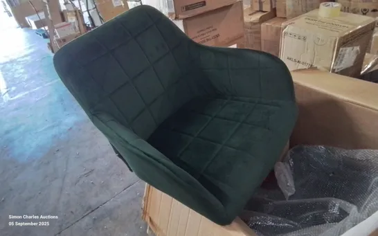 Lot 713: BOXED BLOOR SET OF TWO GREEN SOFT VELVET CROSS HATCH DESIGN ...