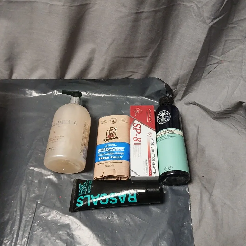 Lot 297: APPROXIMATELY 15 ASSORTED COSMETICS INCLUDING TOOTHPASTE ...