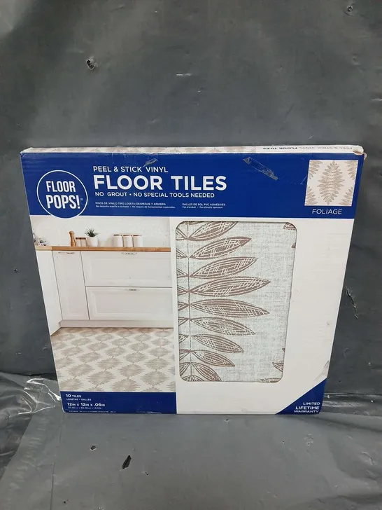 Lot 2722: FLOOR POPS! PEEL & STICK VINYL FLOOR TILES IN BEIGE FOLIAGE ...