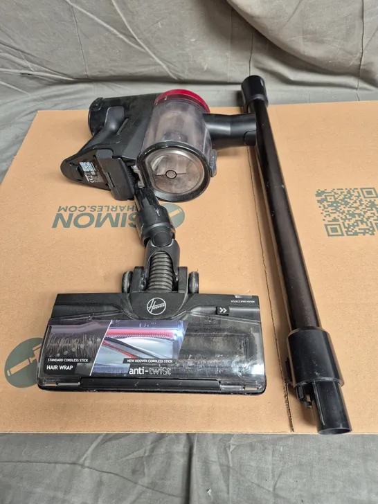 Lot 1270: HOOVER CORDLESS VACUUM CLEANER HF4 WITH ANTI HAIR WRAP ...