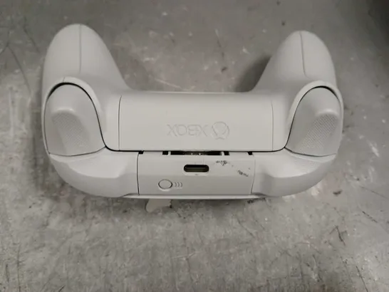Lot 3339: BOXED XBOX WIRELESS CONTROLLER - 4982150 | Simon Charles ...