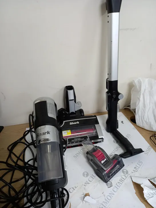 Lot 1568: SHARK STRATOS ANTI HAIR WRAP PET PRO VACUUM CLEANER HZ3000UKT ...