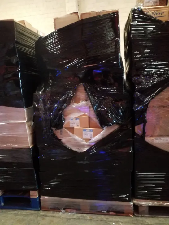 Lot 2231: PALLET CONTAINING ASSORTED GREETINGS CARDS - 5471767 | Simon ...
