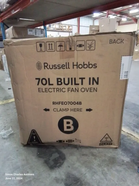 Lot 582: BRAND NEW BOXED RUSSELL HOBBS 70L BUILT IN ELECTRIC FAN OVEN ...