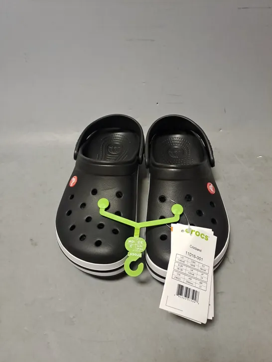Lot 6112: PAIR OF CROCS CROCBAND SHOES IN BLACK/WHITE M5/W6 - 5049845 ...