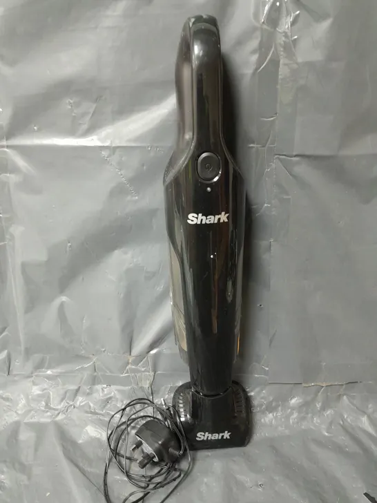 Lot 2474: SHARK CH950UKT CORDLESS HANDHELD VAC RRP £79 - 5057777 ...