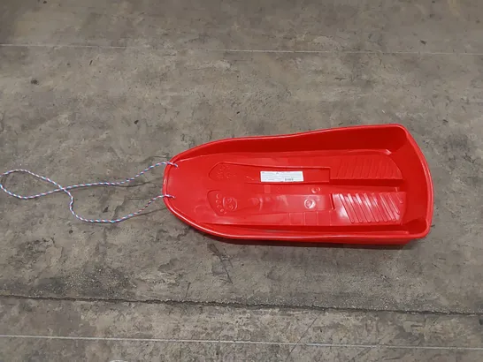 Lot 401: KIDS TRAY SLED IN RED - 5128132 | Simon Charles Auctioneers