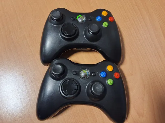Lot 7006: BOXED XBOX 360 500GB GAMES CONSOLE WITH 2 CONTROLLERS AND ...