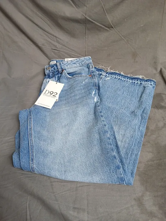 Lot 4534: STRADIVARIUS D92 STRAIGHT WIDE JEANS IN DISTRESSED BLUE DENIM ...