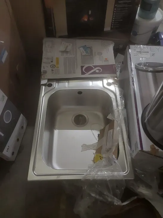 Lot 691: COOKE & LEWIS LYELL 1-BOWL SINK AND DRAINER - 5038934 | Simon ...