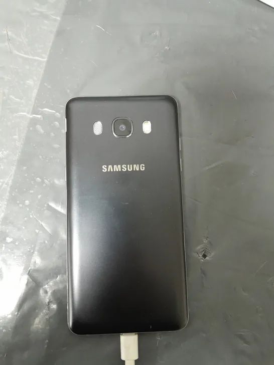 Lot 950: SAMSUNG GALAXY J5 MOBILE PHONE - 5133427 | Simon Charles ...