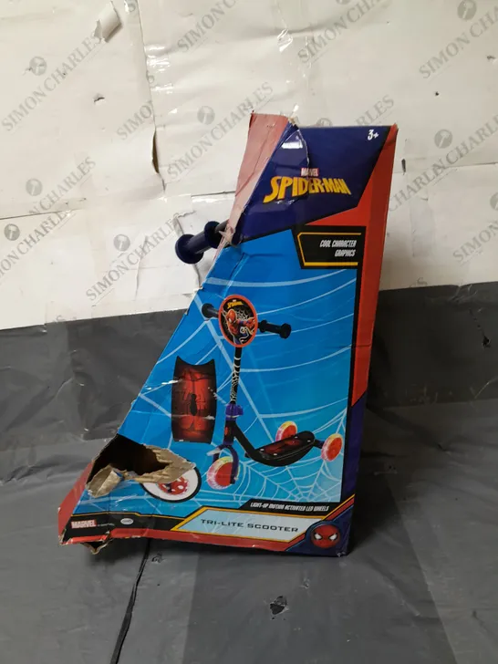 Lot 3572: SPIDERMAN TRI-LITE SCOOTER - 5134442 | Simon Charles Auctioneers