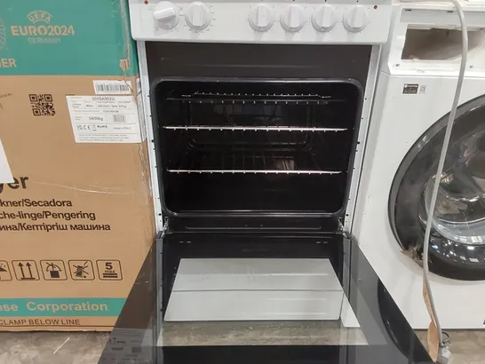Lot 61: SWAN SX16710W 50CM WIDE ELECTRIC SOLID PLATE COOKER - WHITE ...