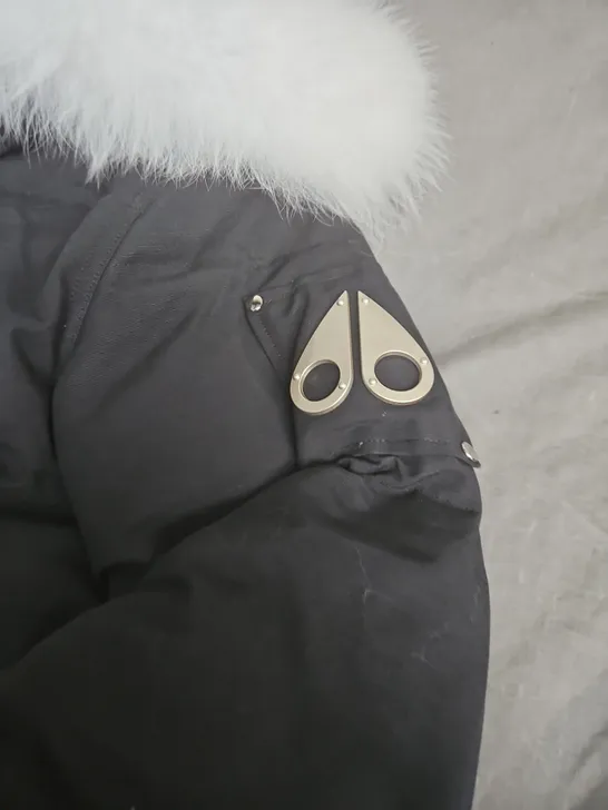 Lot 2602: MOOSE KNUCKLES DOWN-FILLED PARKA WITH FUR TRIM HOOD – CANADA ...