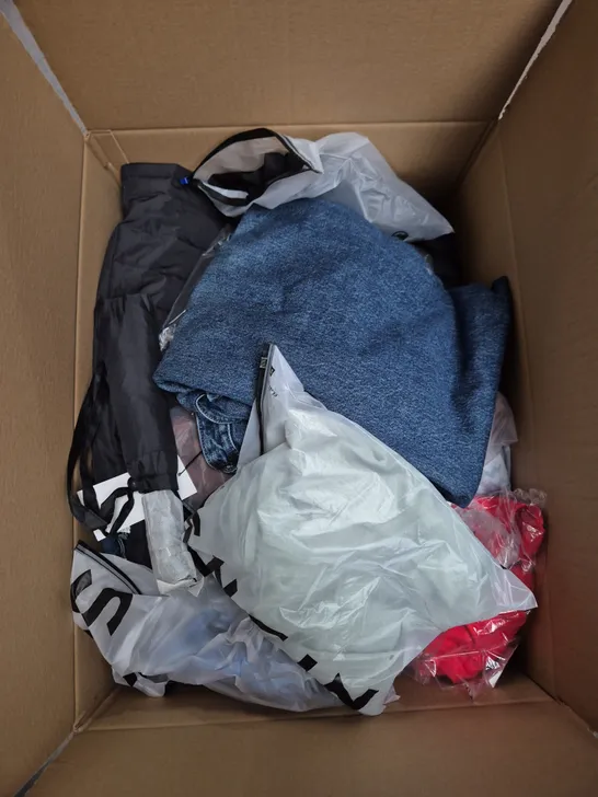 Lot 5544: LARGE BOX OF APPROXIMATELY 25 ASSORTED CLOTHING ITEMS IN ...